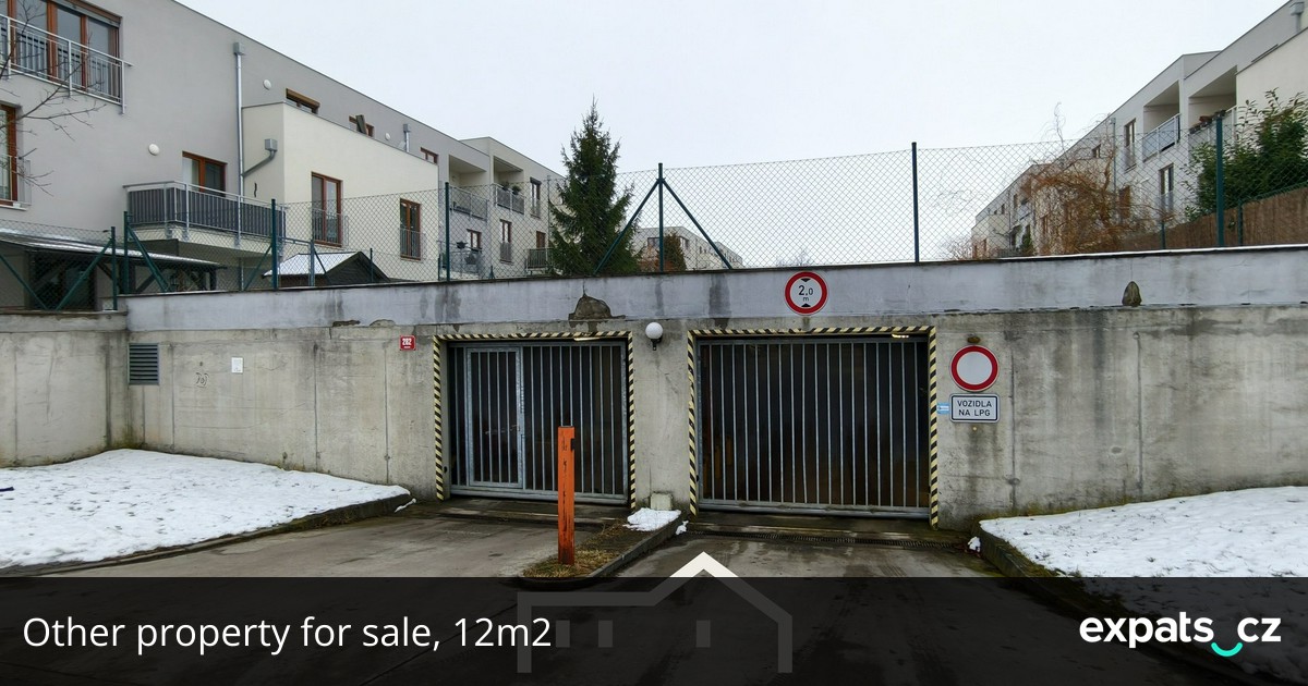 Garage for sale, 12m2, in Zbuzany, on Lomená street