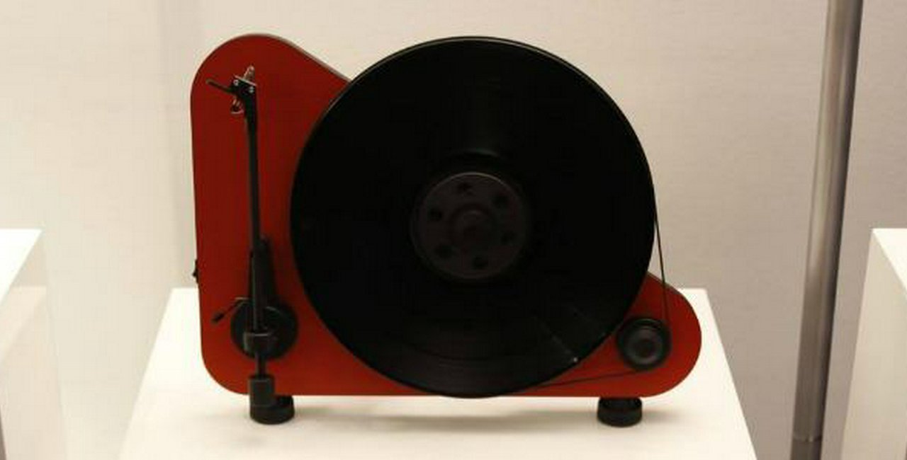 Czechs Invent Unique Upright Turntable - Prague, Czech Republic