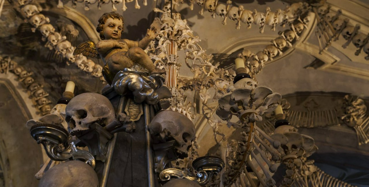 Czech ‘Bone Church’ at Sedlec Ossuary continues years-long restoration ...
