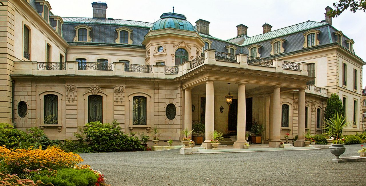 Prague villa walk reveals the fascinating history of a First Republic ...