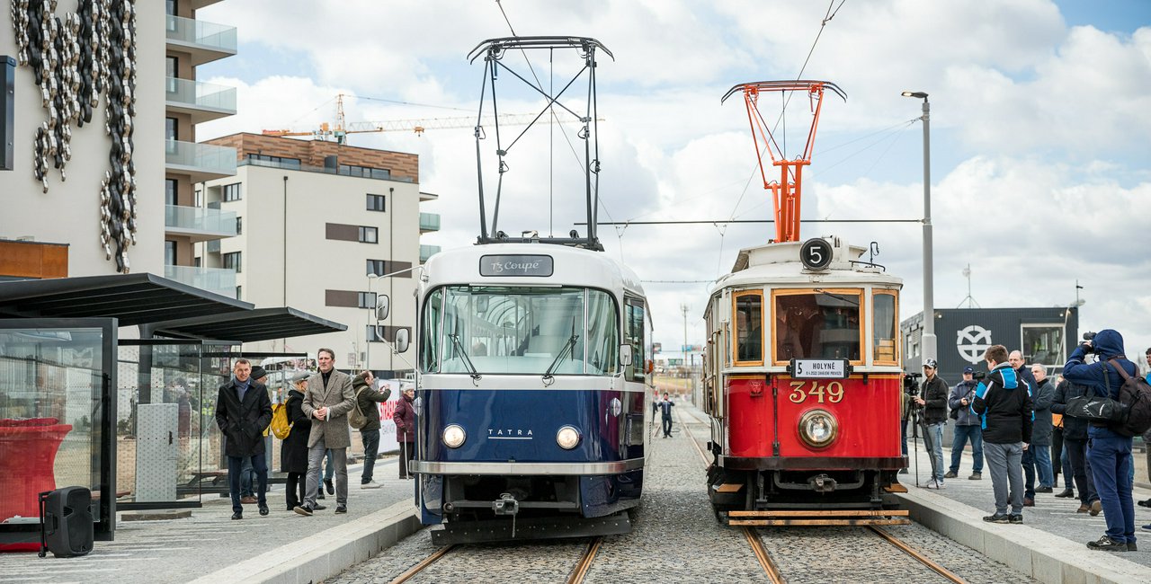 Prague's newest tram line opens with retro and historic vehicles ...