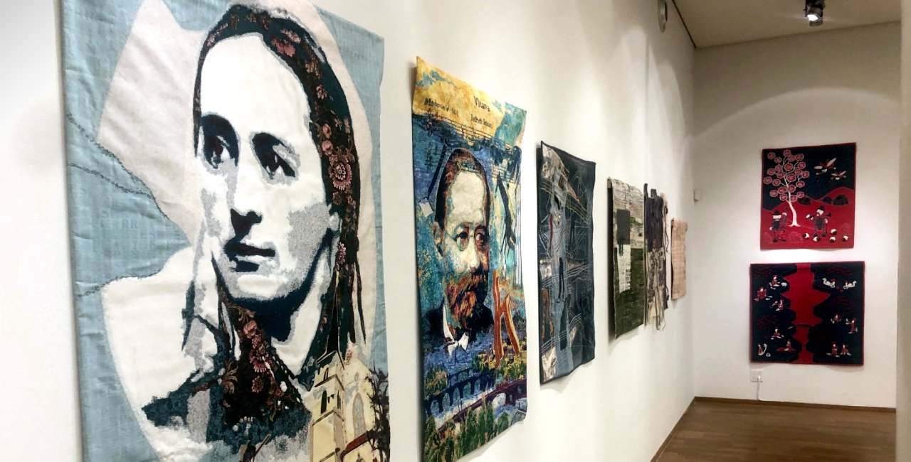 Stunning quilt artistry captures Czech motifs in textile - Prague ...