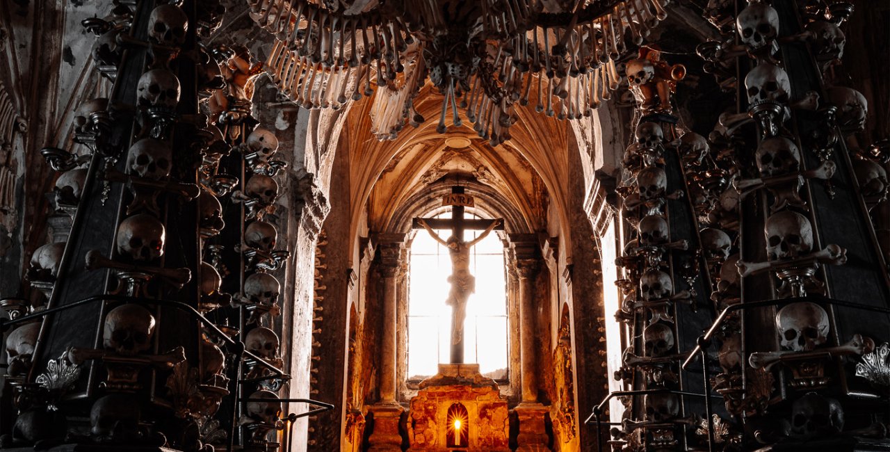 Reconstruction of skeletal pyramid at Czech 'Bone Church' begins ...