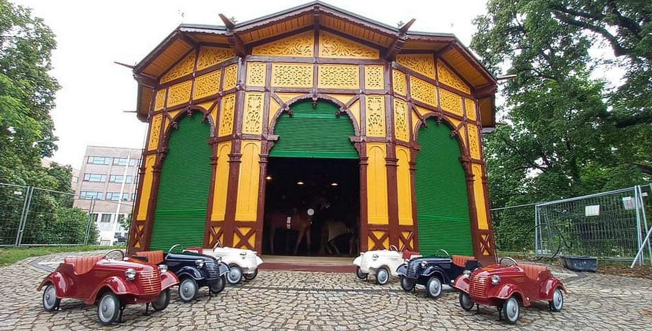 130-year-old Letná carousel spins back into operation after restoration ...