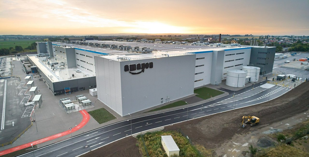 Amazon to operate multi-story, robot-equipped warehouse in Czechia ...
