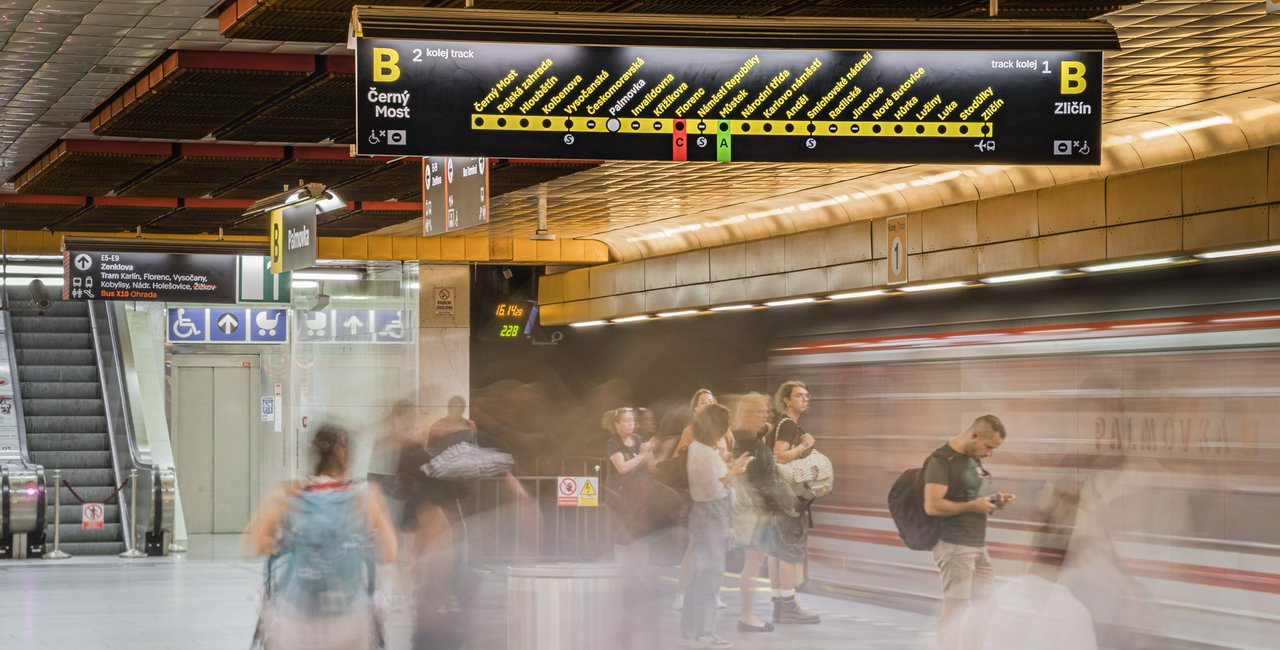Prague trials bold new graphics and user-friendly signs in the metro ...