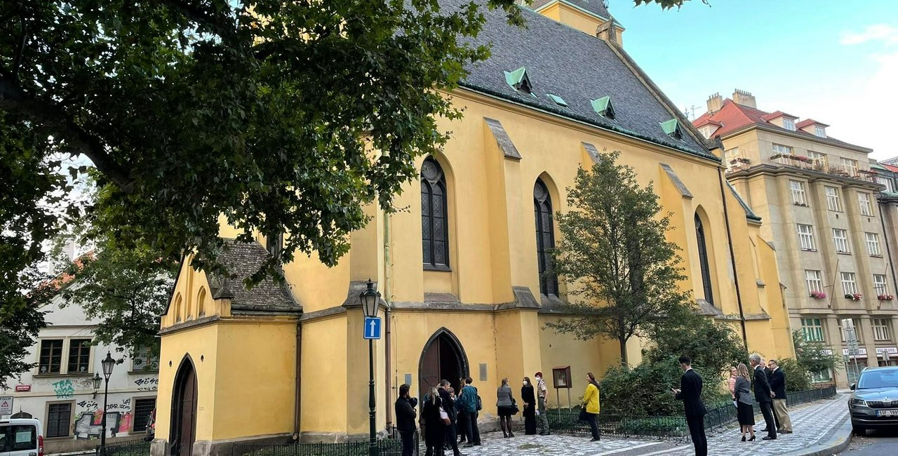 A life of service: Prague's British community remembers HM Queen ...