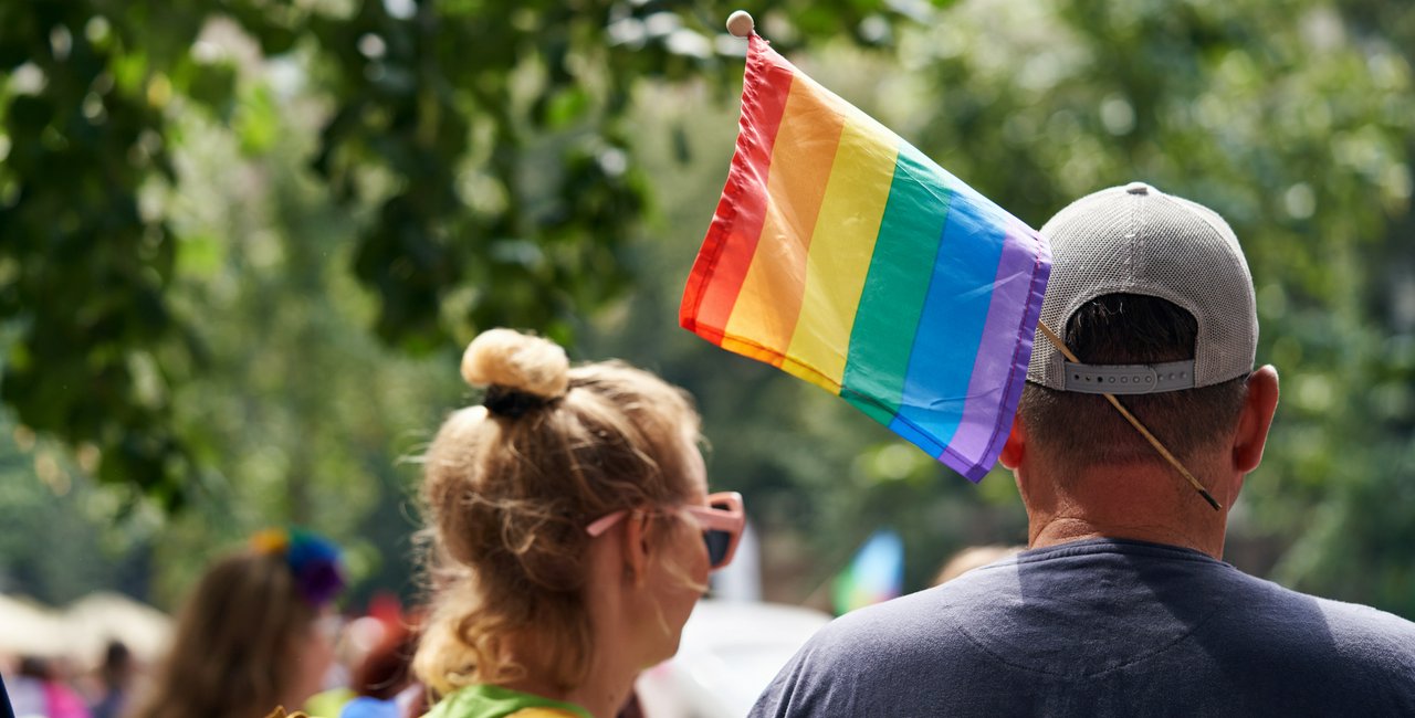 Hundreds of demonstrators in Prague call for end to violence against ...