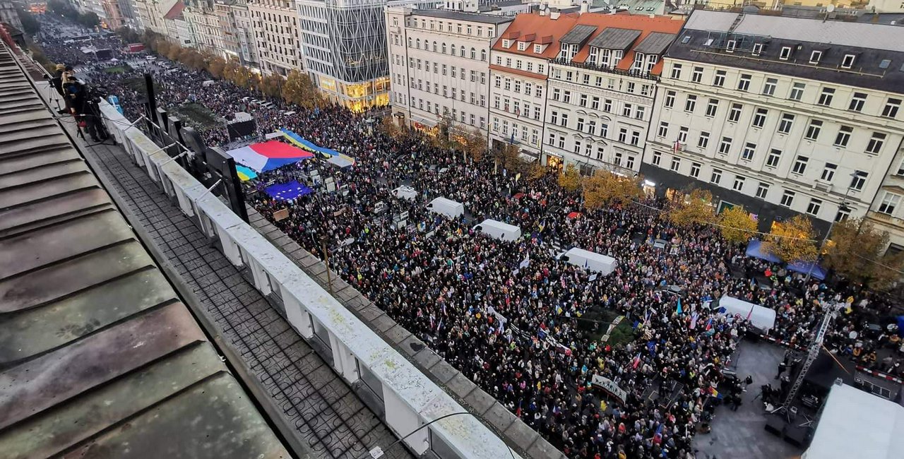 Tens of thousands attend Prague rally in solidarity with Ukraine ...