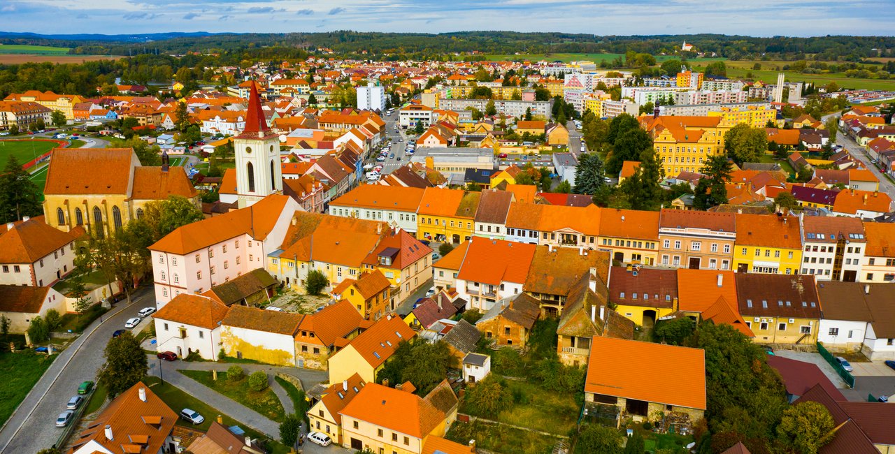 Warm Sunday breaks temperature records across Czechia - Prague, Czech ...