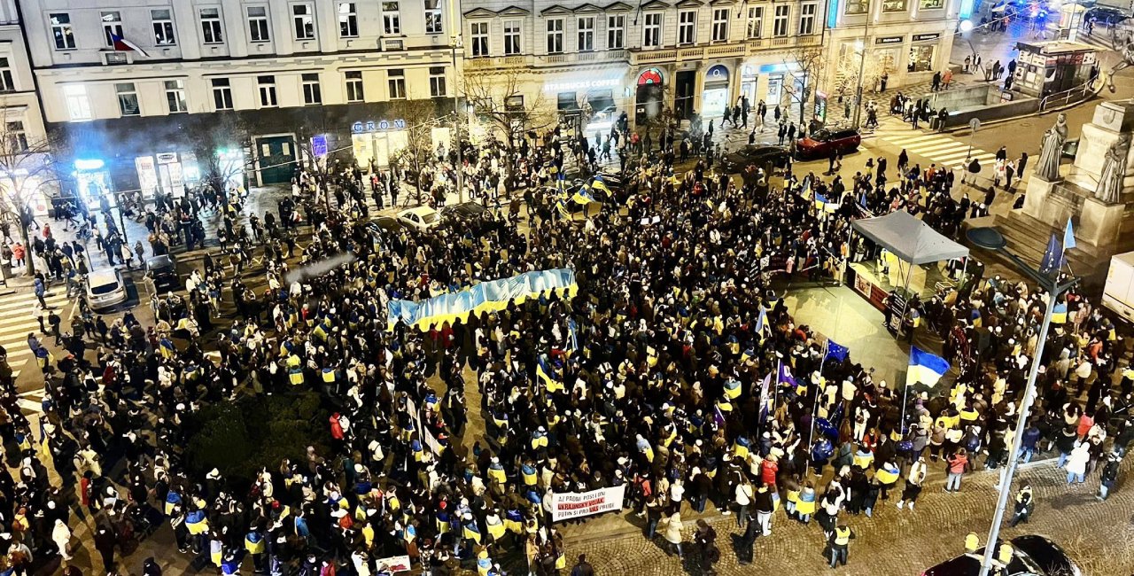 Thousands march through Prague on anniversary of war in Ukraine ...