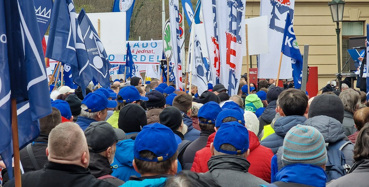 Thousands take to Prague streets to protest against pension changes ...