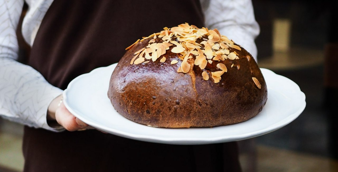 In the Czech kitchen: Bake a sweet Easter sourdough bread at home ...
