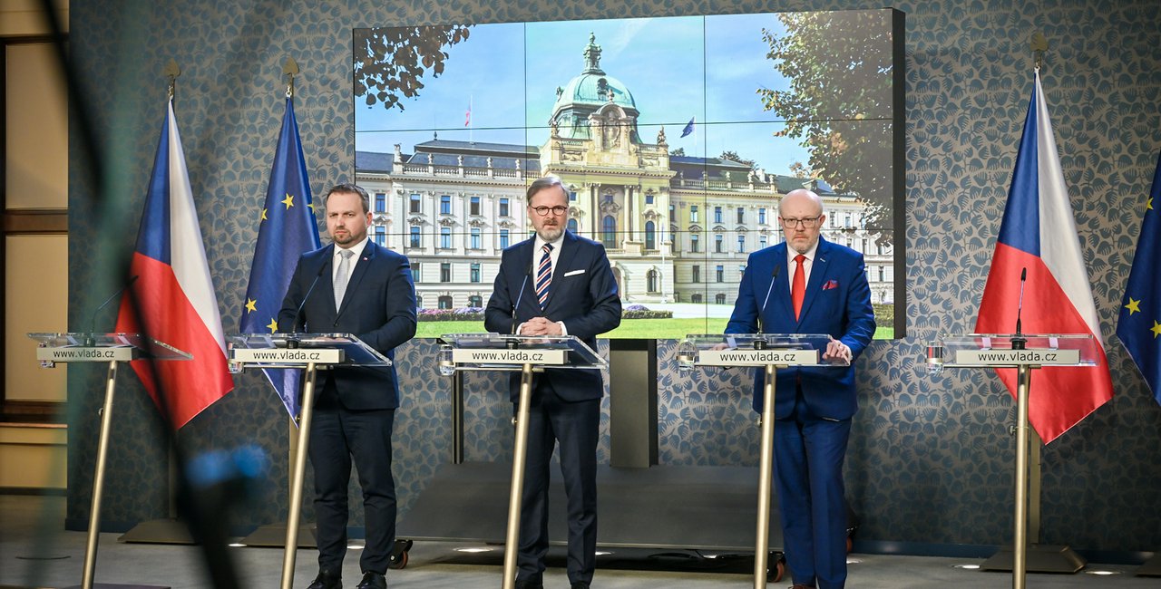 Poll: Czech public rates the current government the worst in a decade ...