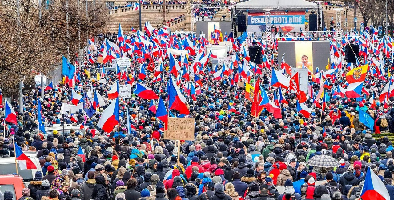Weekend headlines: Large-scale demonstration set for Prague today ...