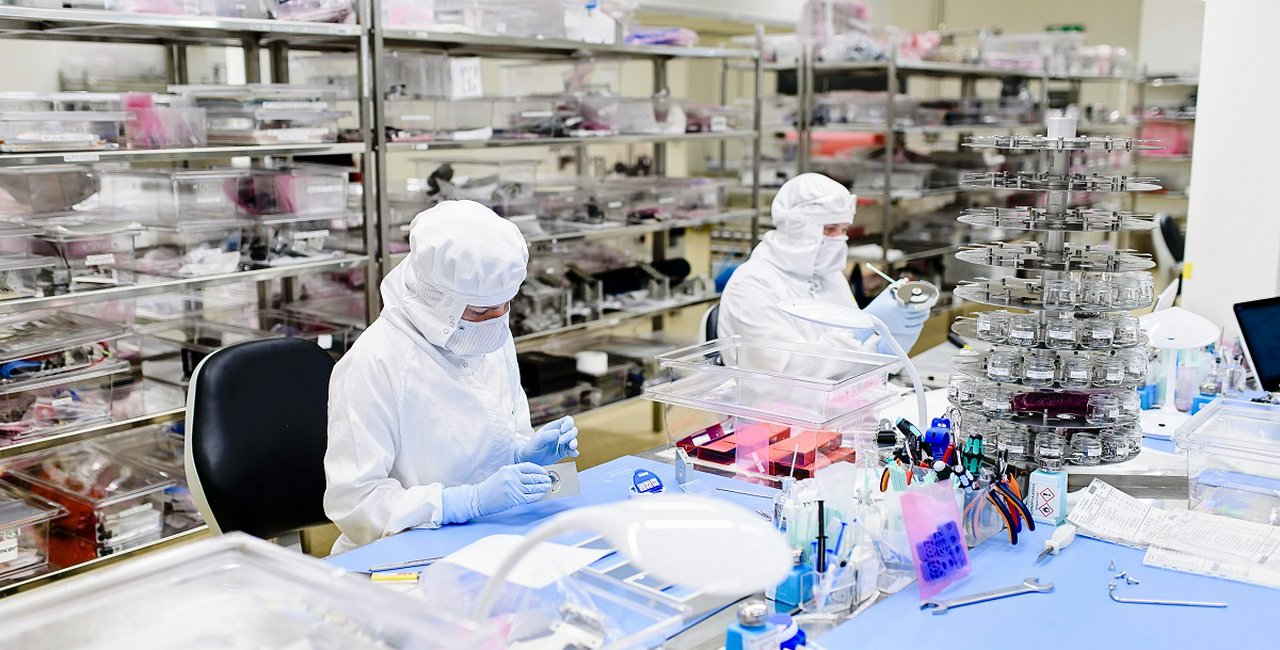 US firm acquires majority stake in Czech optics company for EUR 700 ...