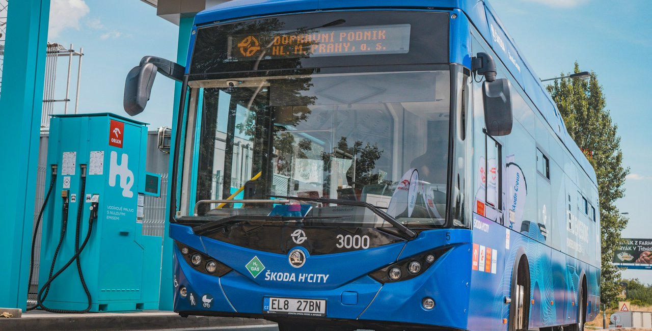 Prague's first hydrogen-powered public transport bus is now in service ...