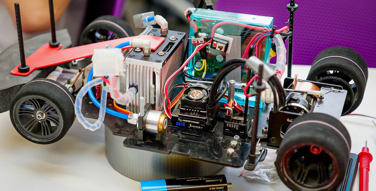 Prague students take innovative hydrogen-powered car to Las Vegas ...