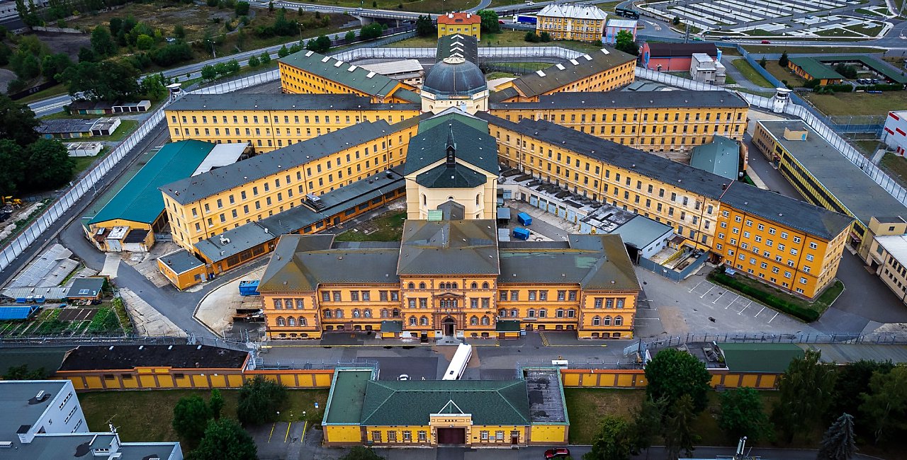 Life behind bars: Netflix to feature Czech jail in series on world's ...
