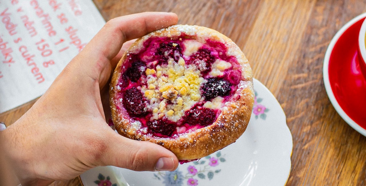 In the Czech kitchen: Make two different versions of koláč at home ...