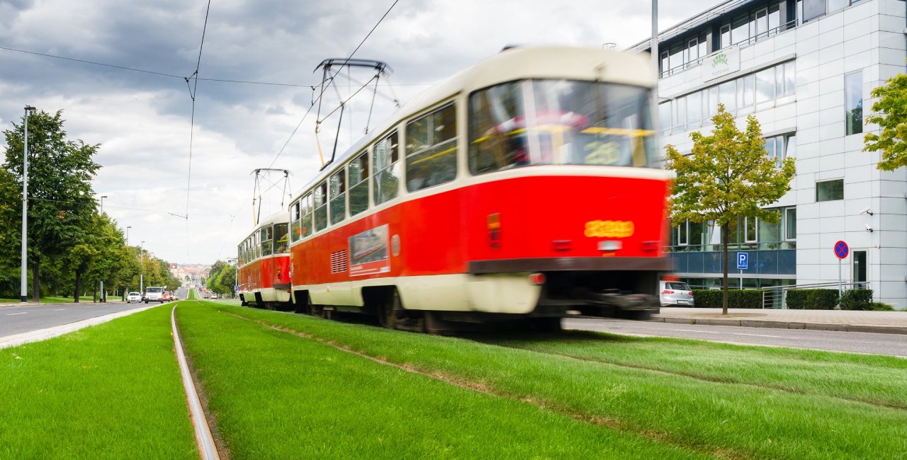 Prague inaugurates new tram line near airport with ceremonial rides ...