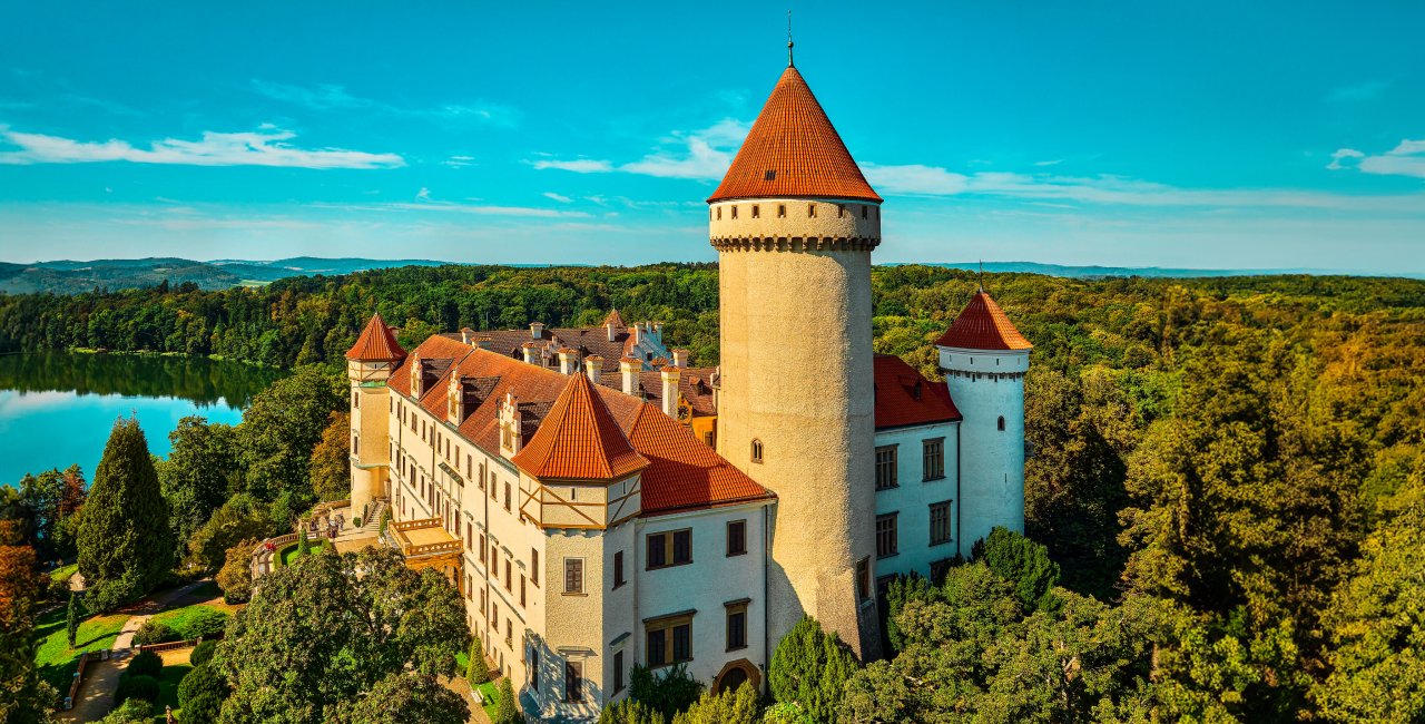 A hundred Czech castles, chateaus open their gates for the new season ...