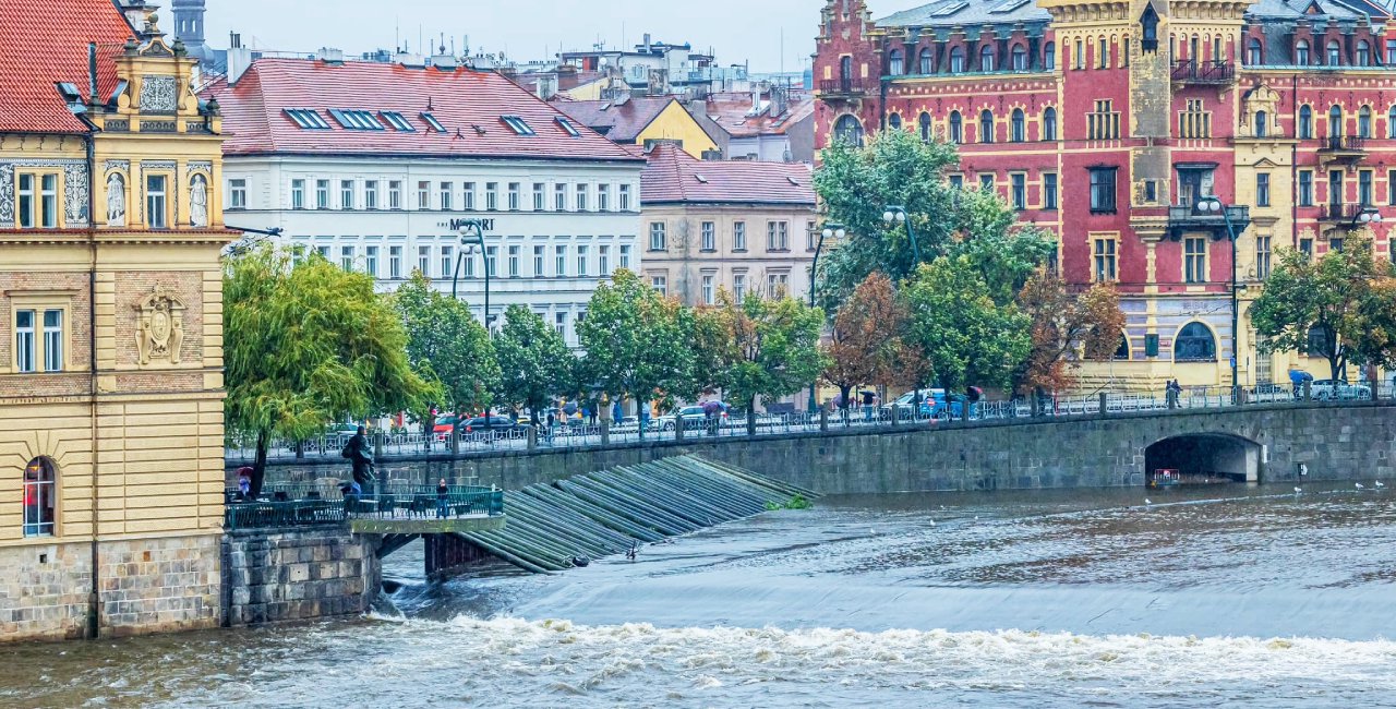 Prague offers aid to flood-hit regions as situation in capital ...