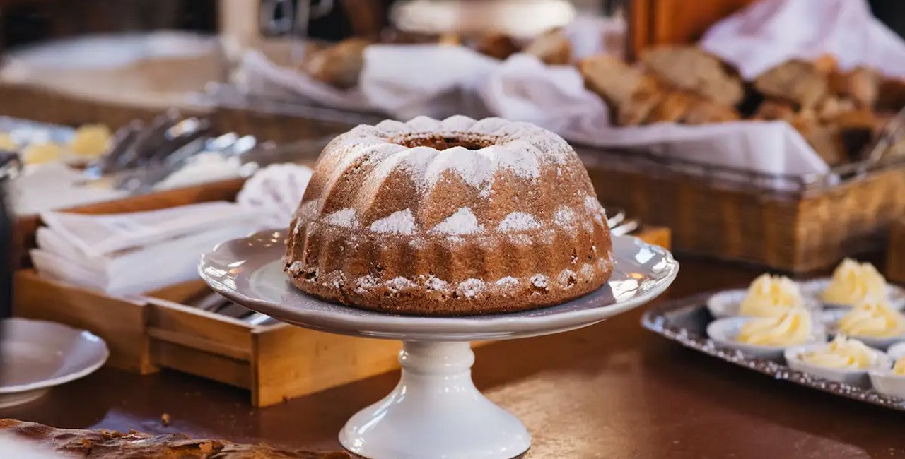 In the Czech kitchen: Walnut bábovka is the essence of autumn baking ...