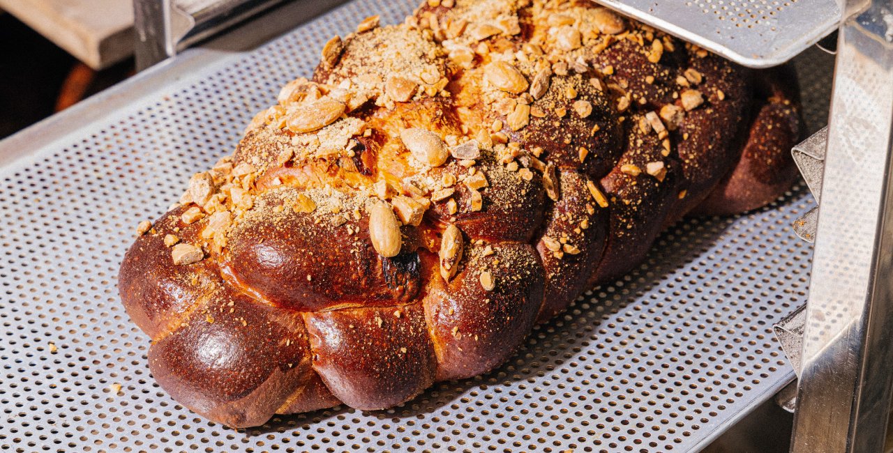 In the Czech kitchen: The symoblism of 'vánočka' Christmas bread (plus ...