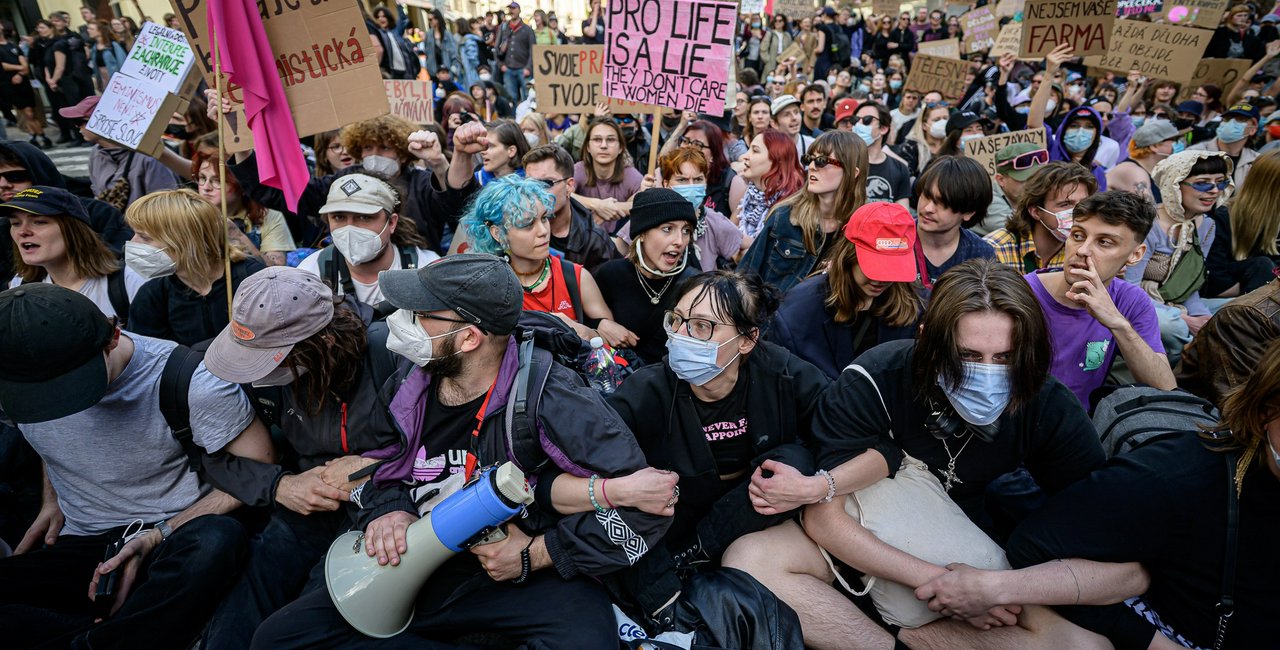 Pro-choice protesters halt Prague pro-life march as Europe’s abortion ...