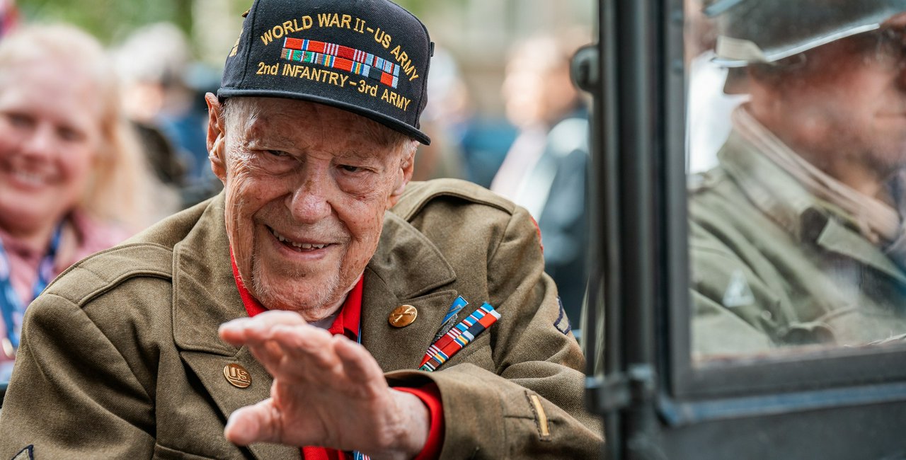 Czechs rally to repay travel expenses for US WWII veteran’s return to ...