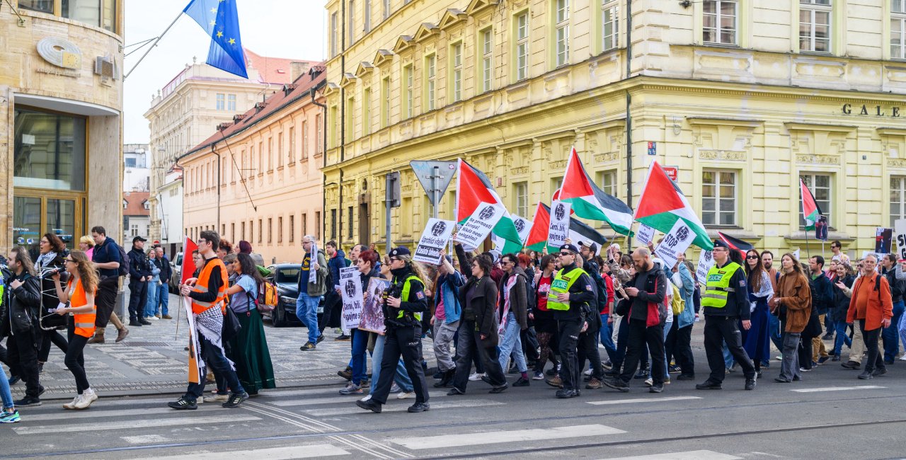 Israeli cultural festival and pro-Palestinian protest to clash in ...