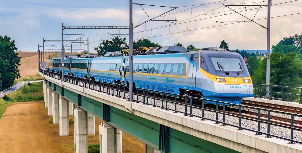 Czechia's new, fastest-ever train brings South Bohemia closer to Prague ...