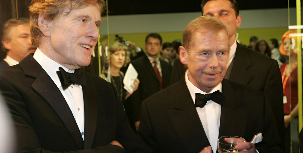 PHOTO GALLERY: Robert Redford bonded with Havel, had a taste for Czech ...