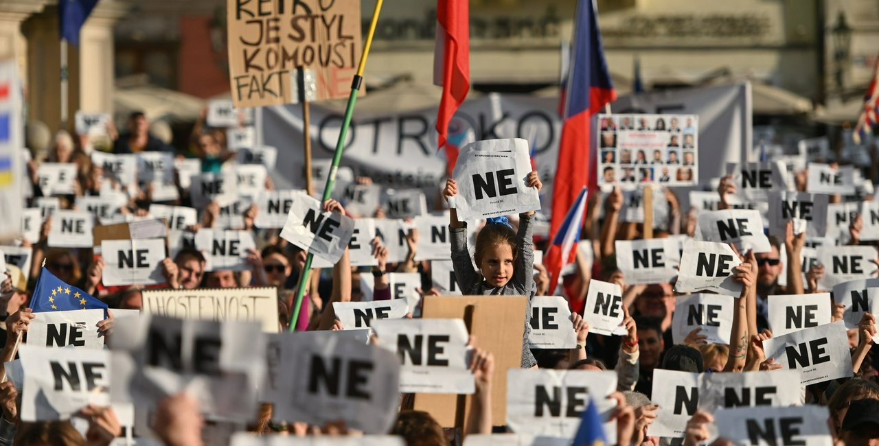 Mass protest in Prague draws 10,000, warns of rising populist ...