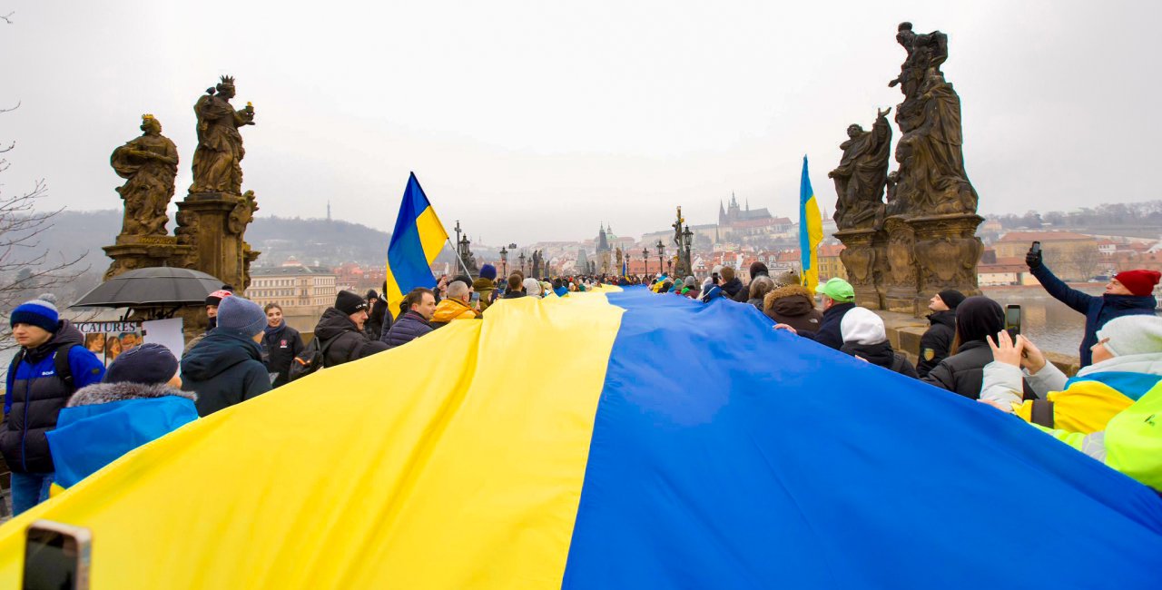 Okamura blasts Ukrainian flag on Charles Bridge, vows tougher migration ...