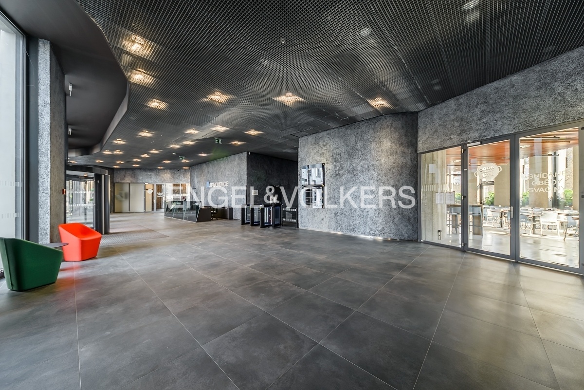 Retail space for rent, 188m2, in Prague, on Evropská street