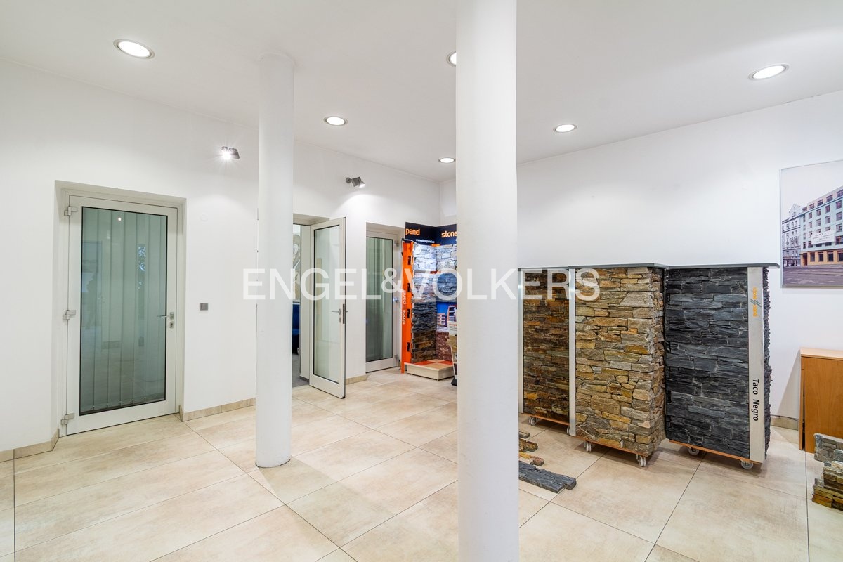 Retail space for rent, 364m2, in Prague, on Černomořská street