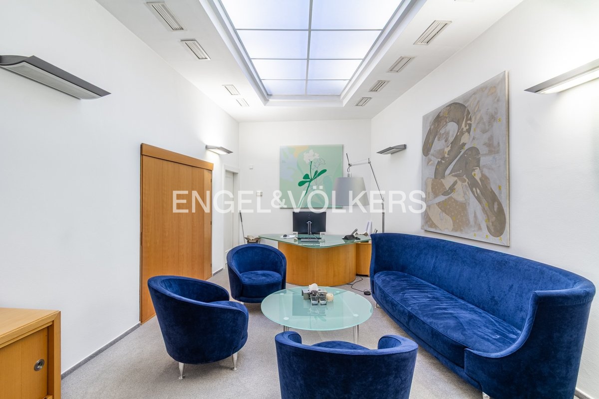 Retail space for rent, 364m2, in Prague, on Černomořská street