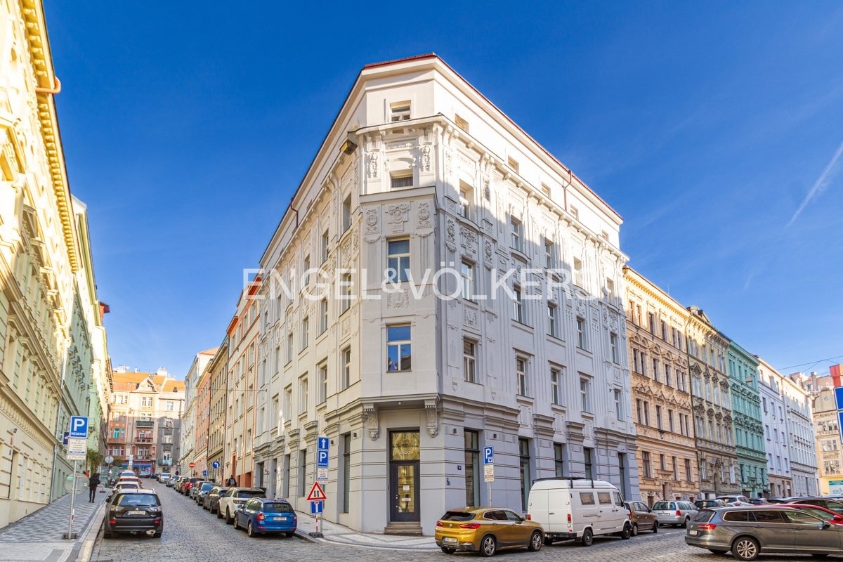 Retail space for rent, 364m2, in Prague, on Černomořská street