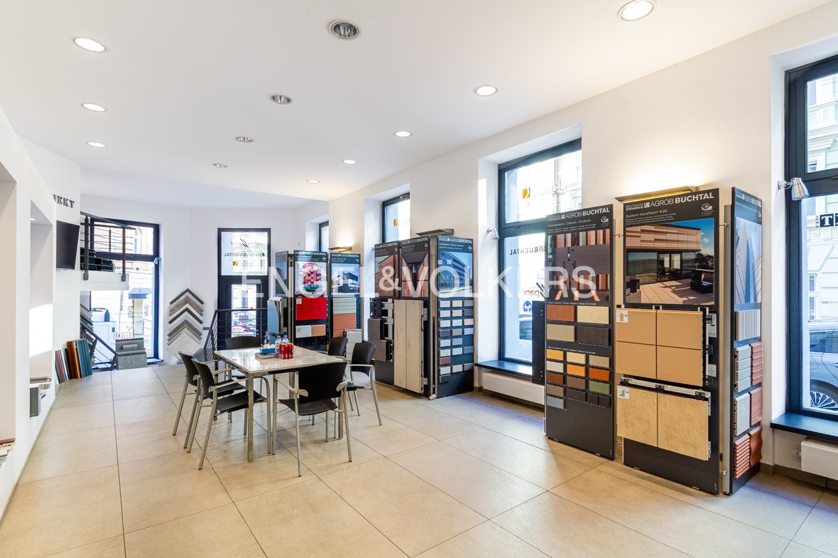 Retail space for rent, 364m2, in Prague, on Černomořská street