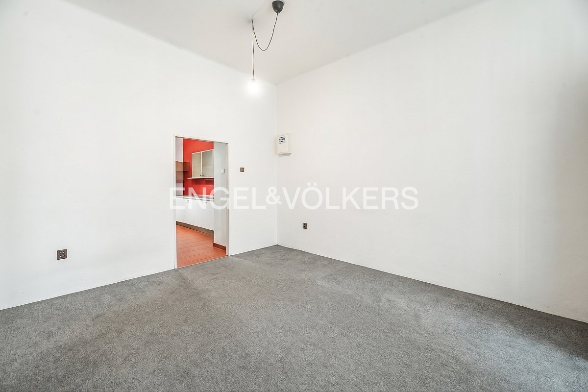 Retail space for sale, 92m2, in Prague, on Na Valentince street
