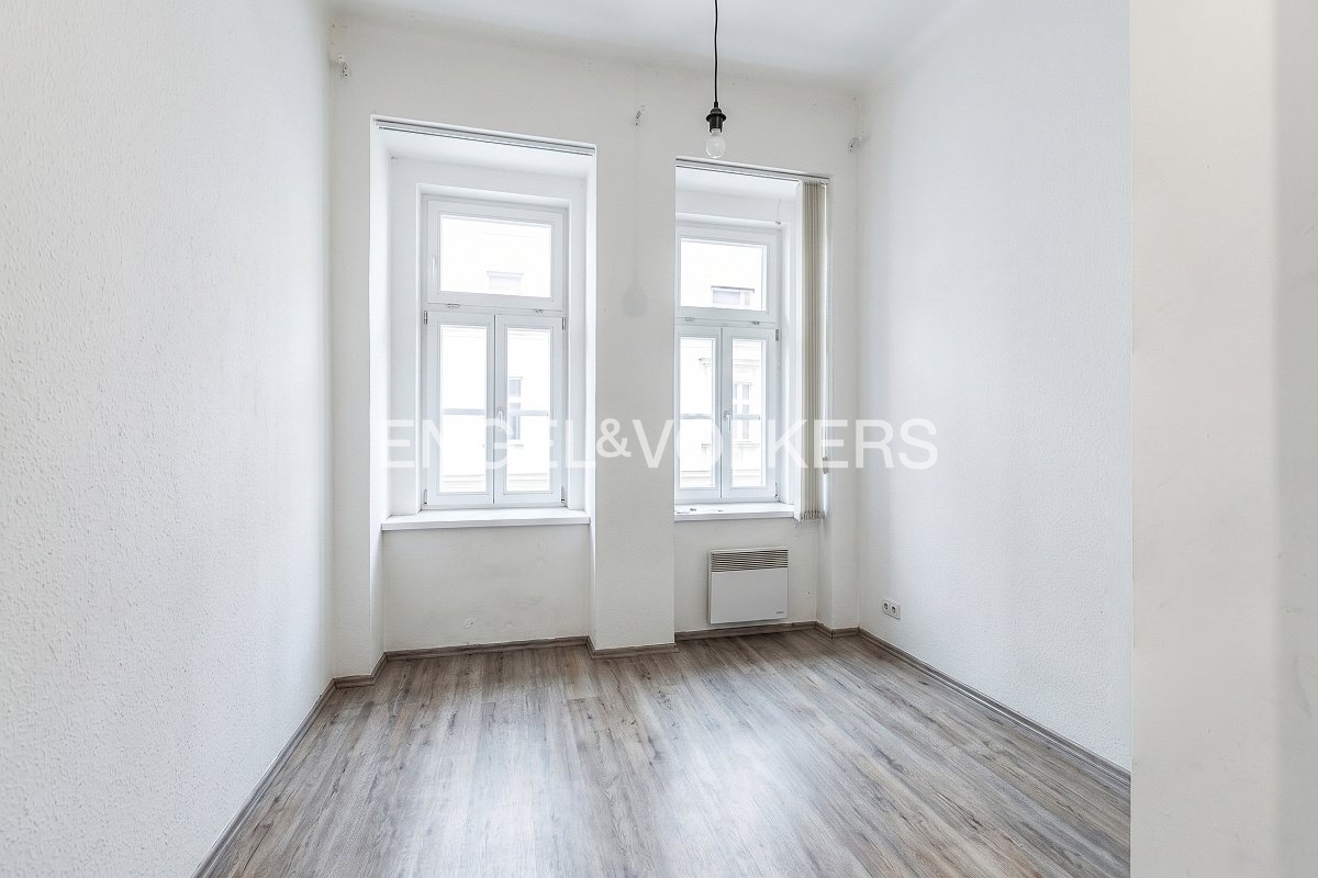 Retail space for sale, 92m2, in Prague, on Na Valentince street