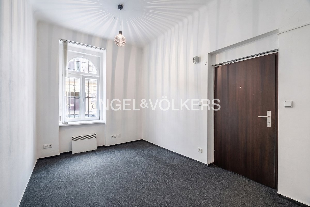 Retail space for sale, 92m2, in Prague, on Na Valentince street