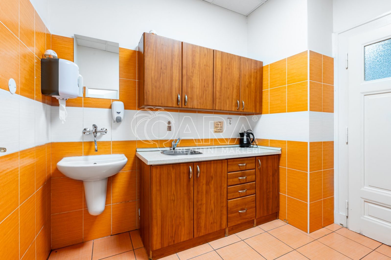 Office for rent, 47m2, in Prague, on Vodičkova street