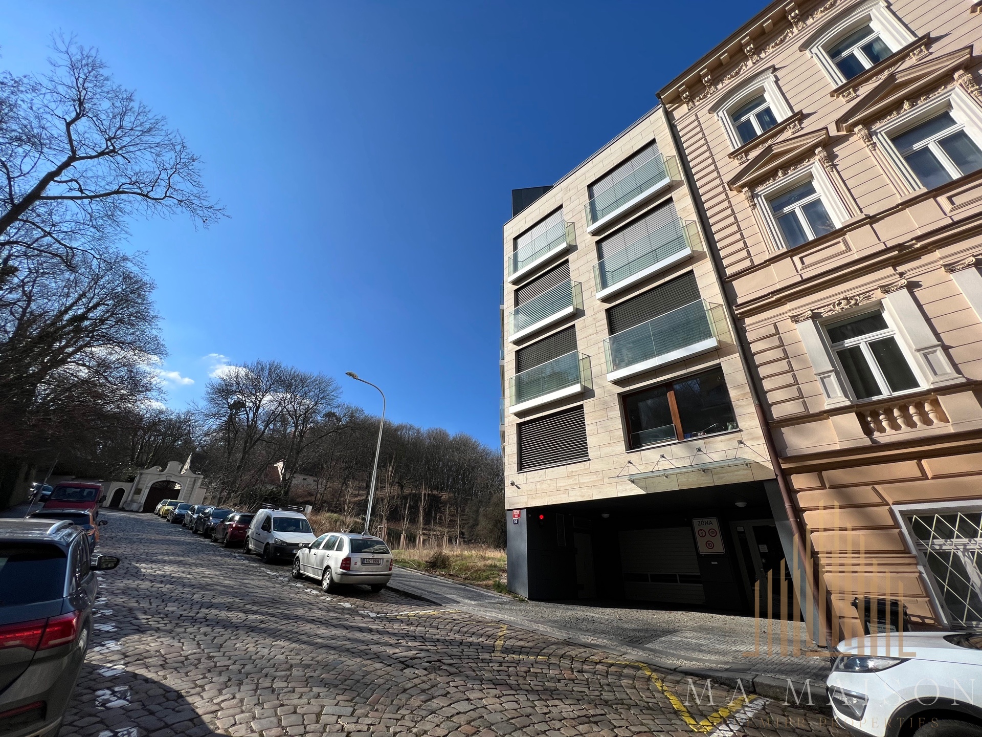 Parking space for rent, 15m2, in Prague, on Mozartova street