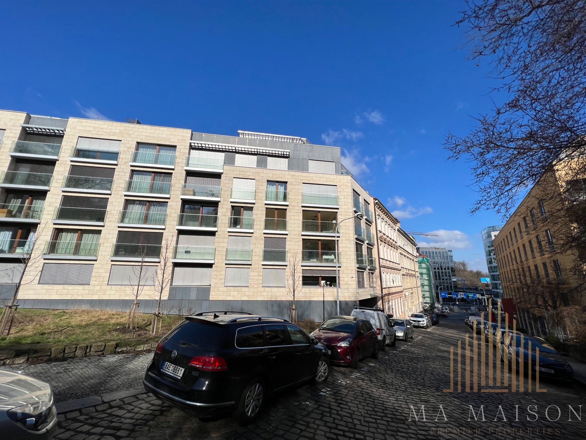 Parking space for rent, 15m2, in Prague, on Mozartova street