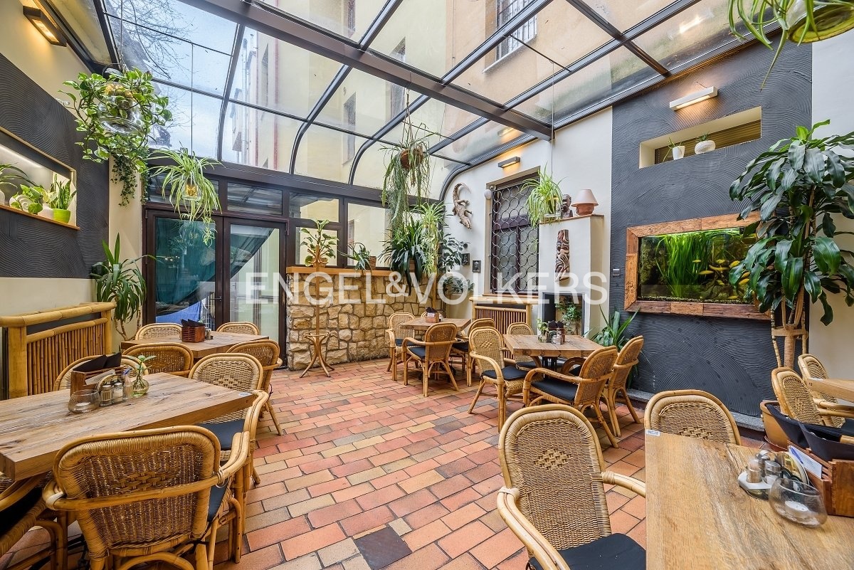Restaurant for rent, 443m2, in Prague, on Seifertova street