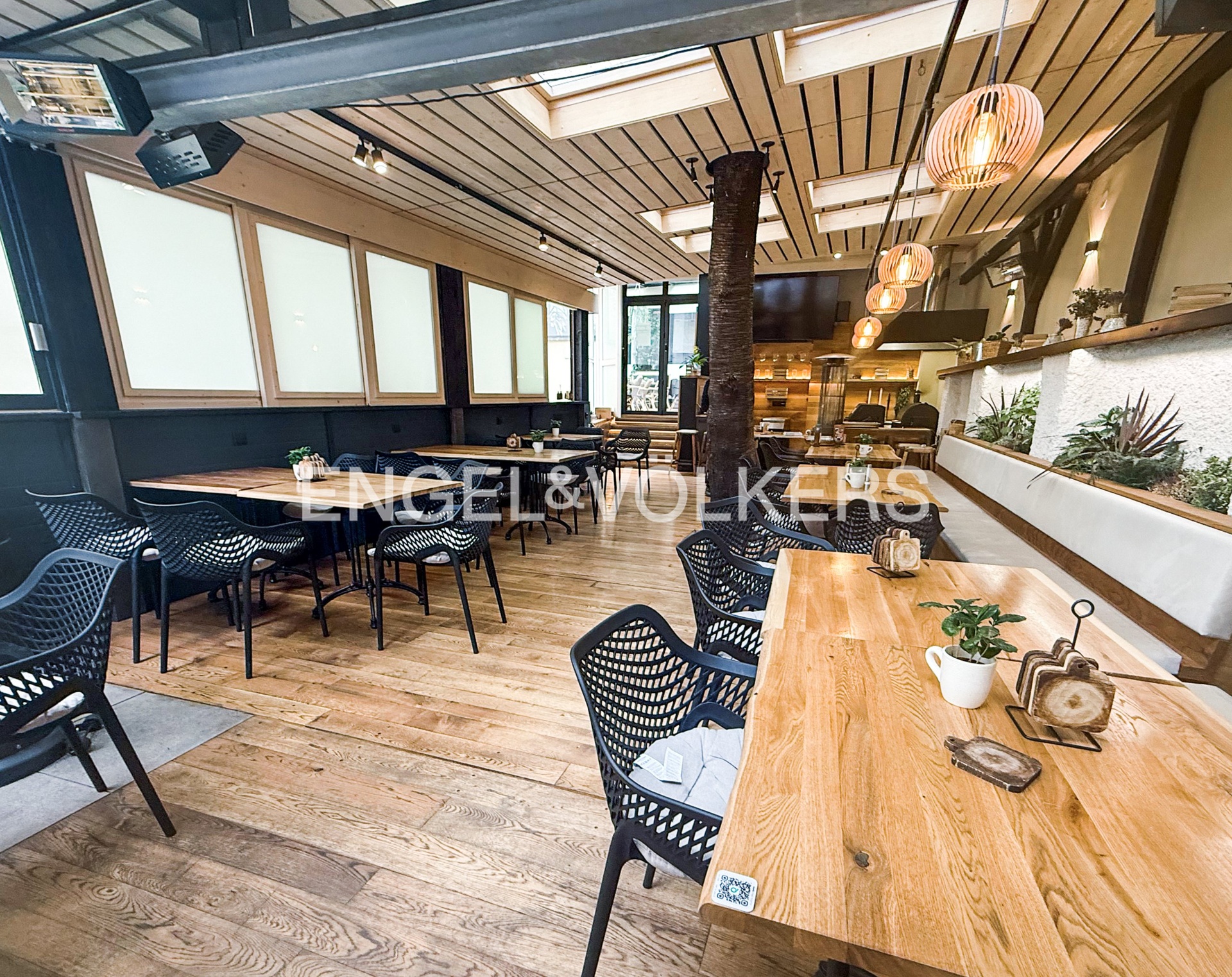 Restaurant for rent, 443m2, in Prague, on Seifertova street