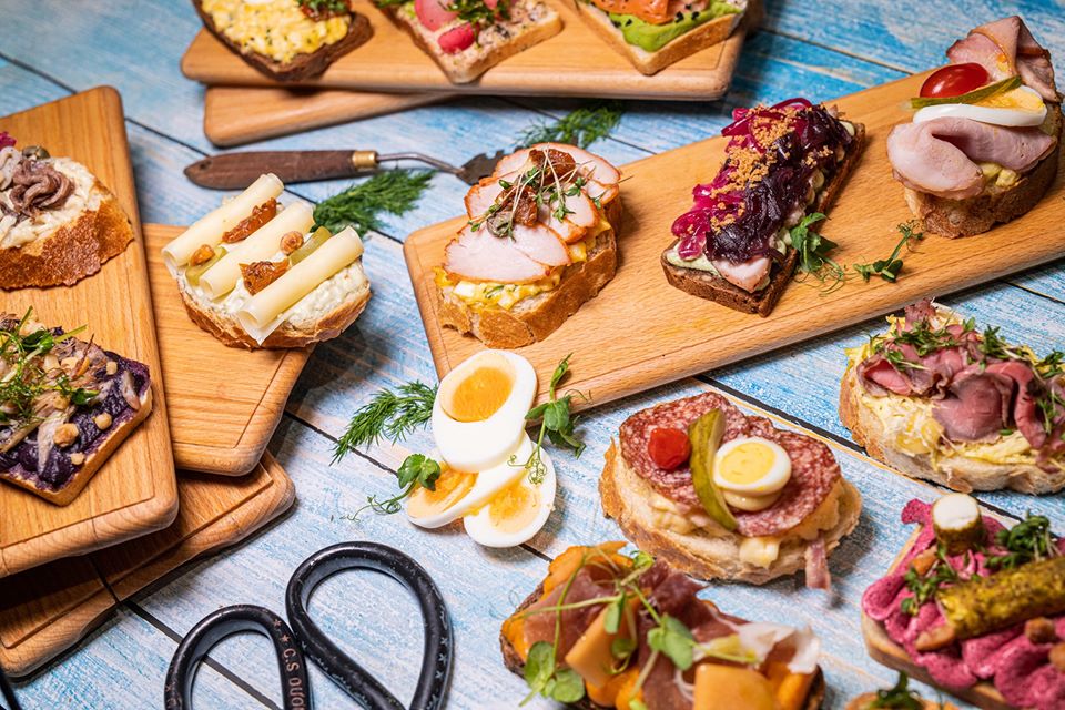 Wraps, rolls, wings, and bowls: 18 Prague restaurants that are ...